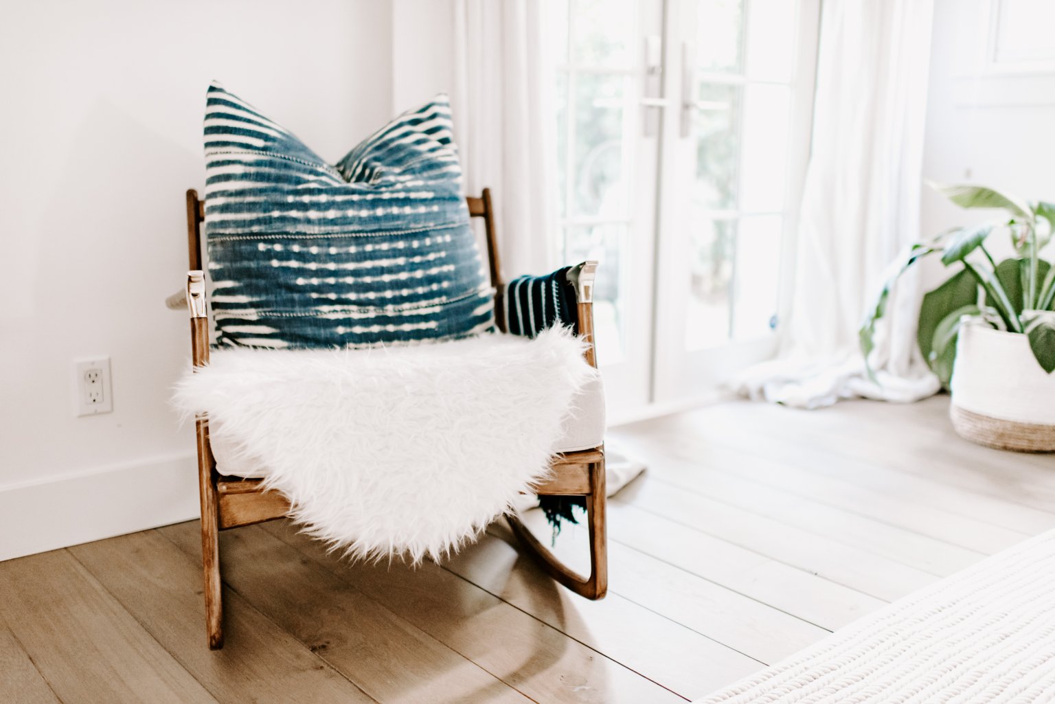 Why I Focus on Simplicity, Not Minimalism - The Simplicity Habit