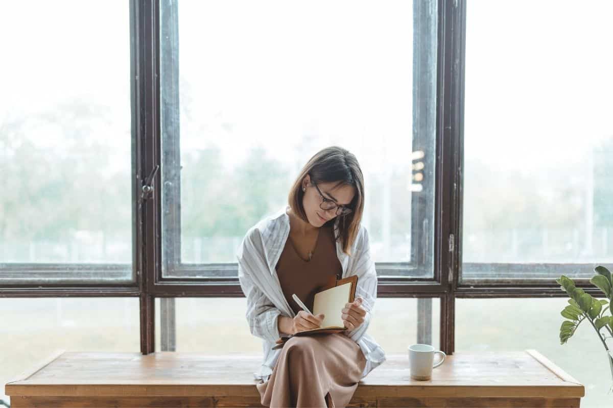 Mindful Journaling Prompts to Help You Find Peace and Clarify Your ...