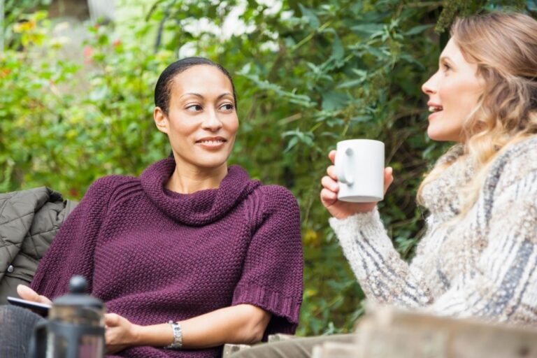 8 Meaningful Ways to Be a More Intentional Friend - The Simplicity Habit