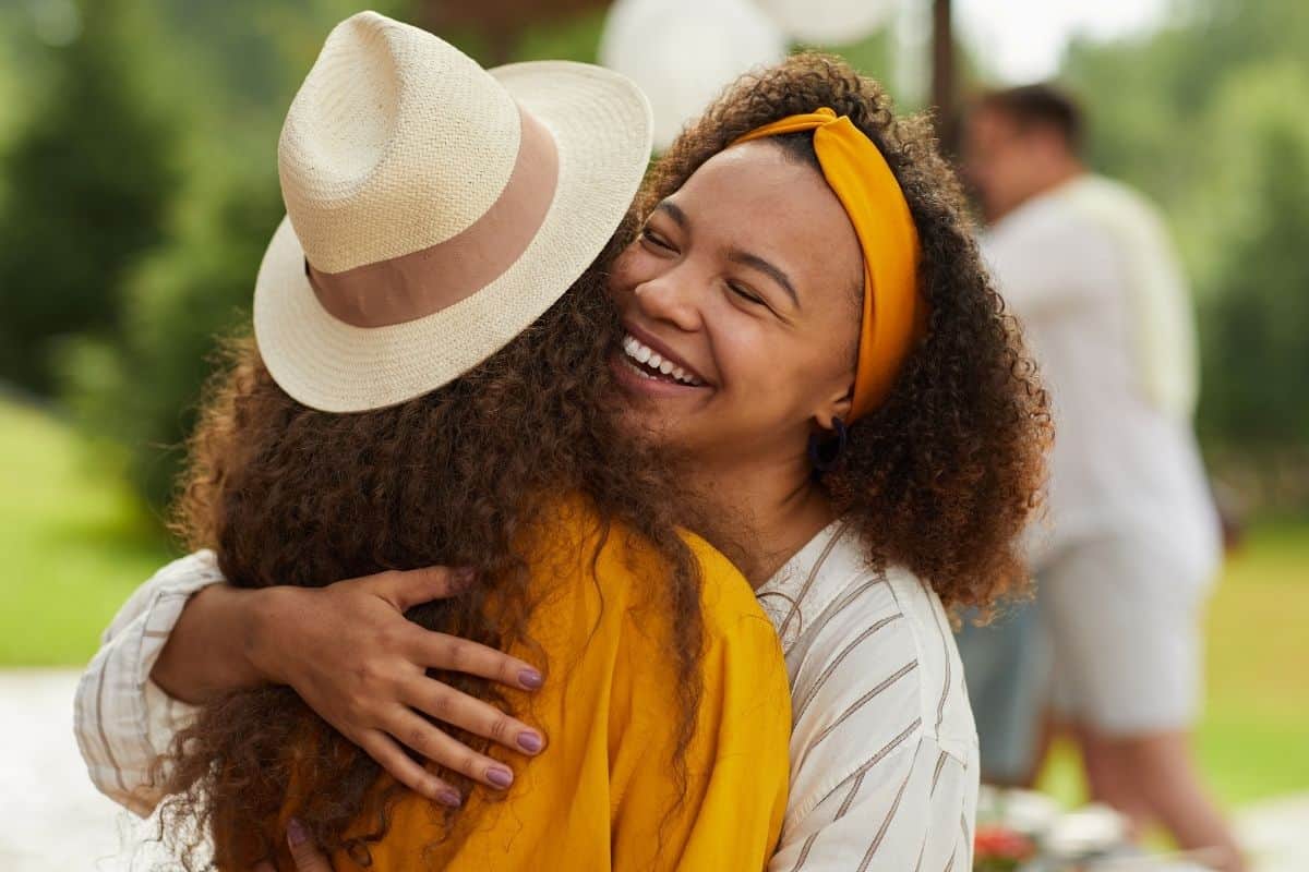 8 Meaningful Ways to Be a More Intentional Friend - The Simplicity Habit