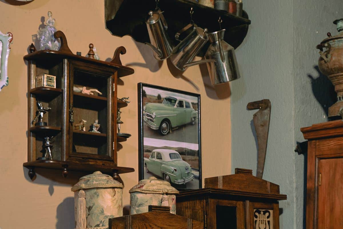 The Cluttercore Trend: Here's What You Need to Know. - The Simplicity Habit