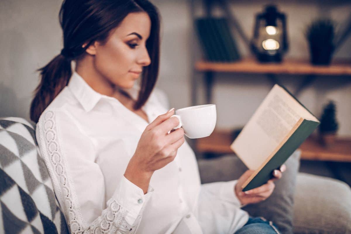 How to Declutter Your Schedule & Free Up Your Time - The Simplicity Habit