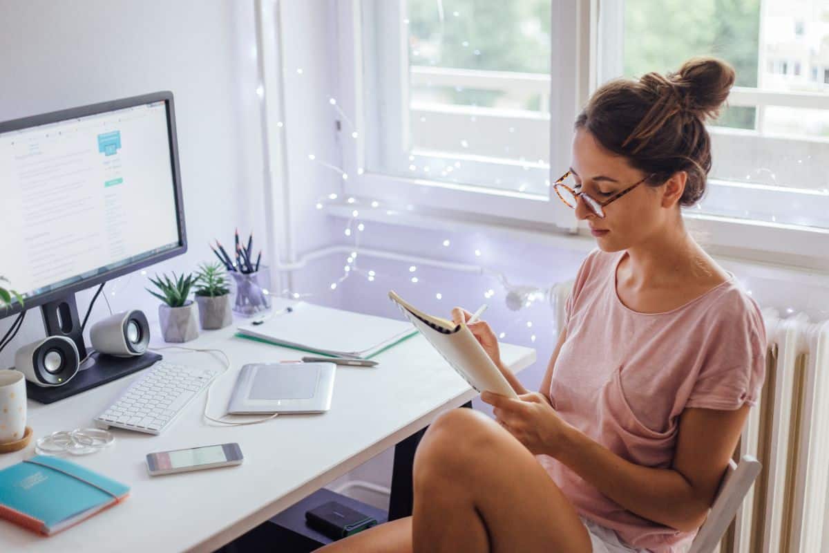 How to Declutter Your Schedule & Free Up Your Time - The Simplicity Habit