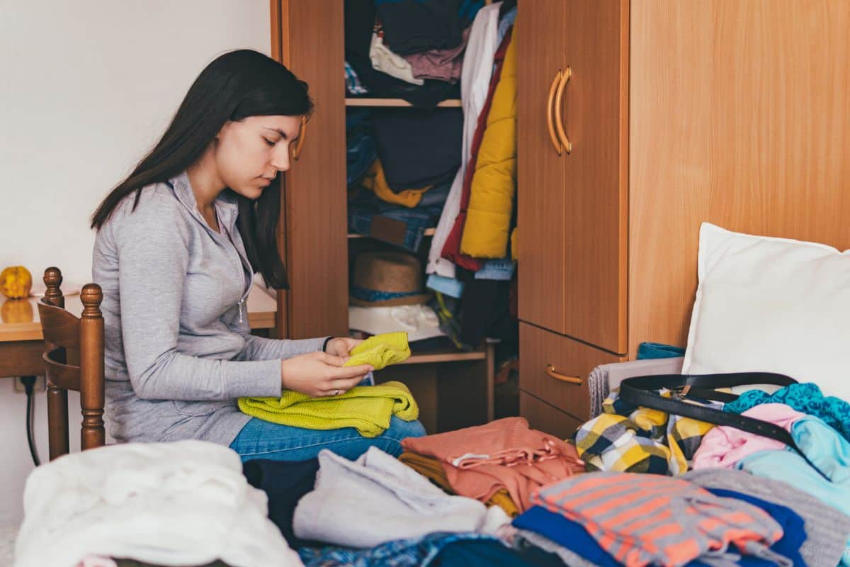 The 7 Stages of Decluttering: Expert Tips on How to Clear the Clutter ...