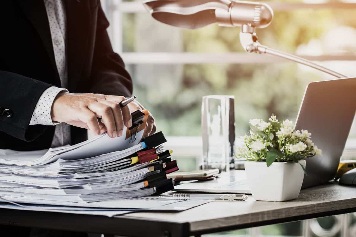 7 Types of Paperwork You Need to Keep (and 3 You Can Declutter) - The ...